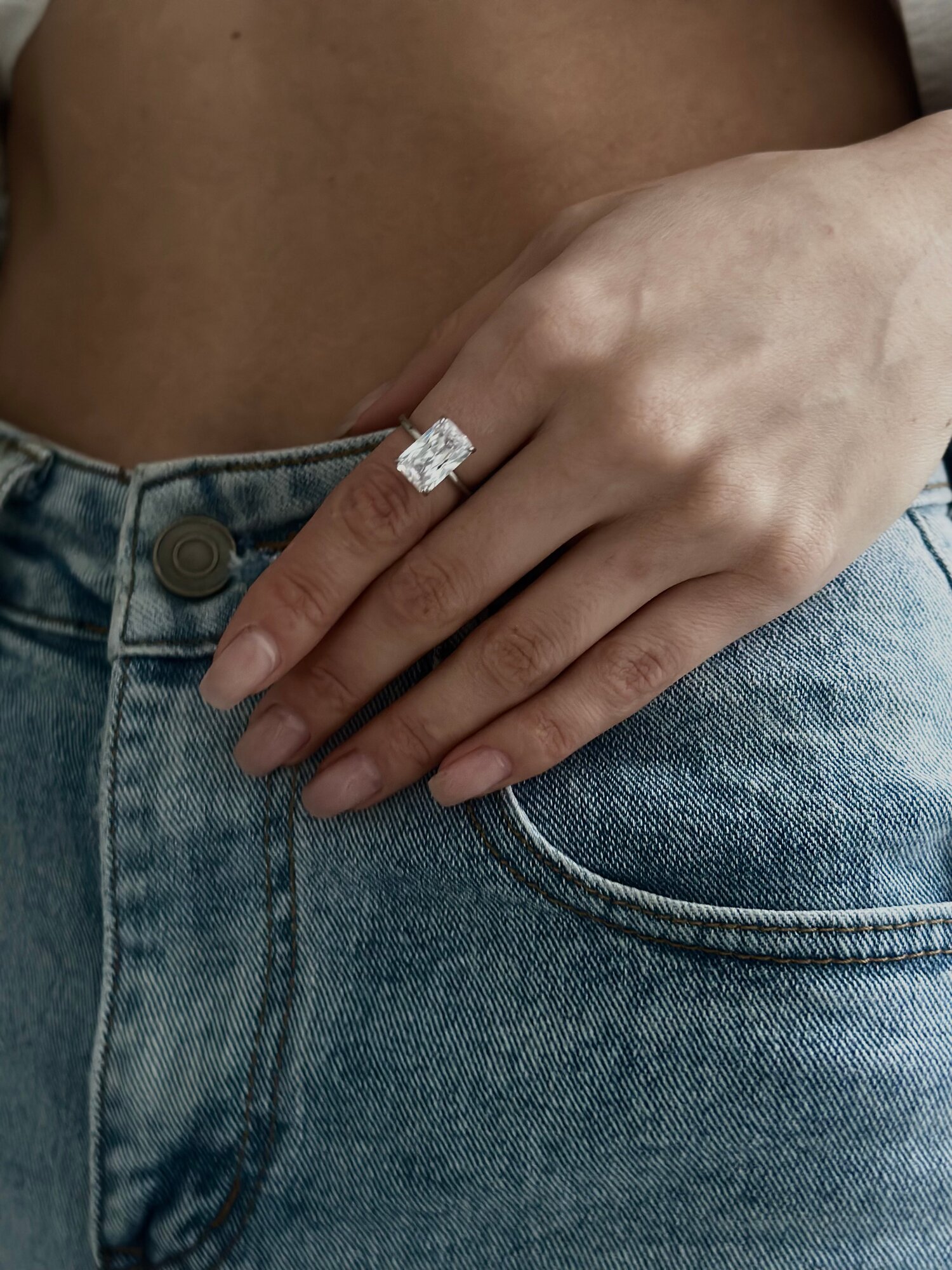 Кольцо, циркон