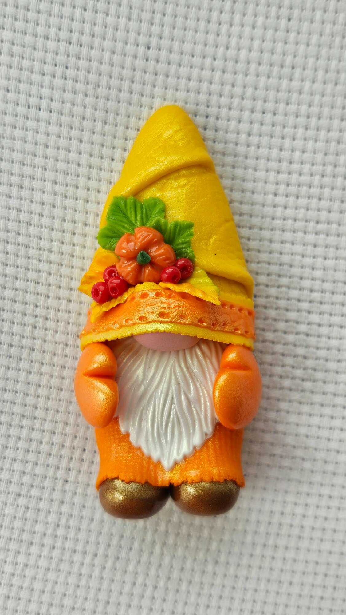 Игольница-магнит/магнитный держатель "Гном Осень"