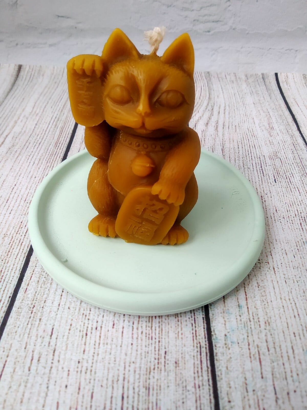 Свеча из пчелиного воска КОТ манеки