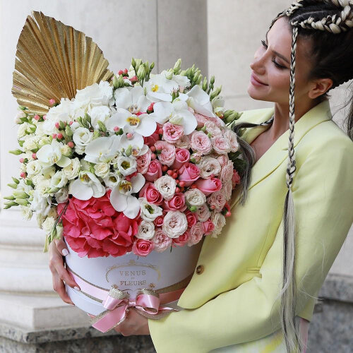 Букет "Дикая страсть", 101 цветок, орхидея, роза, эустома, белый и розовый цвет