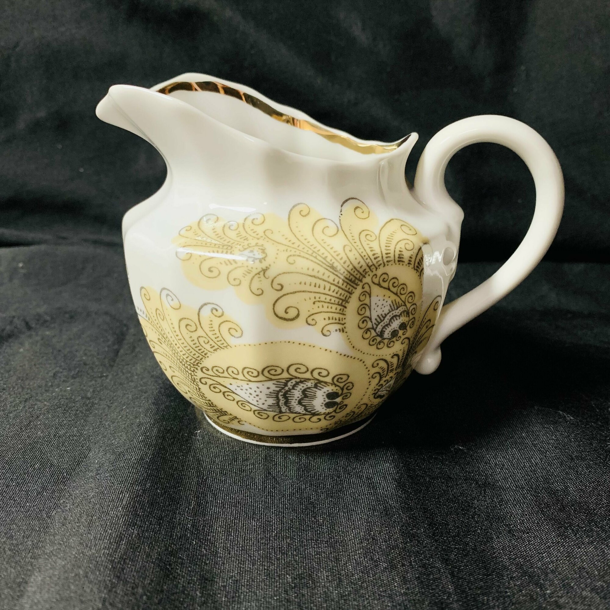 Фарфоровый молочник "Перо Жар-Птицы"