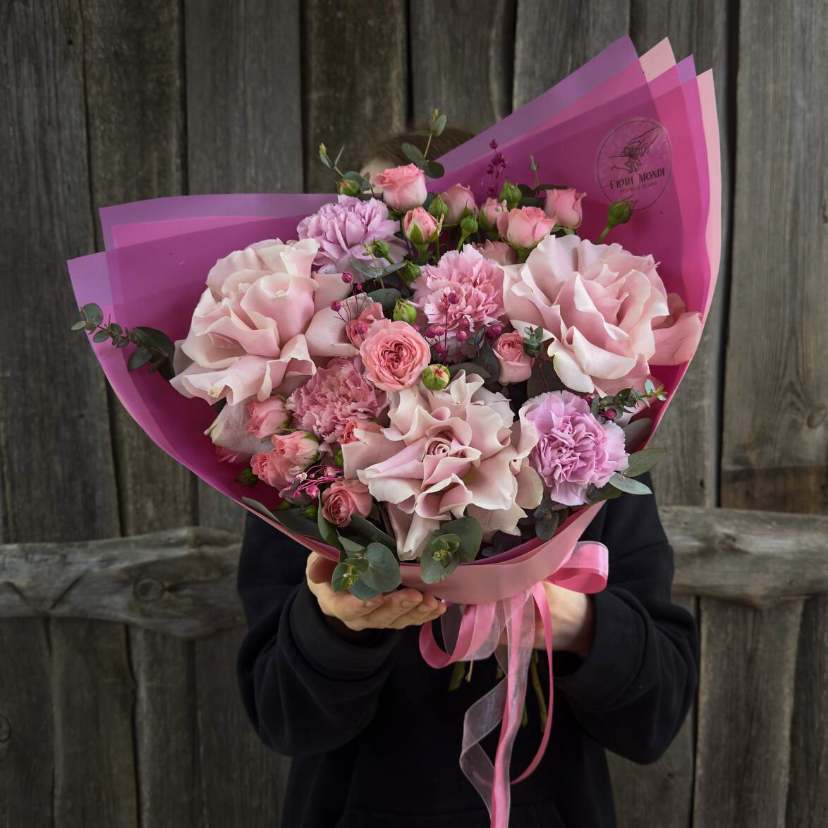 Авторский букет с французской розой и диантусами «Розовая симфония» FM086