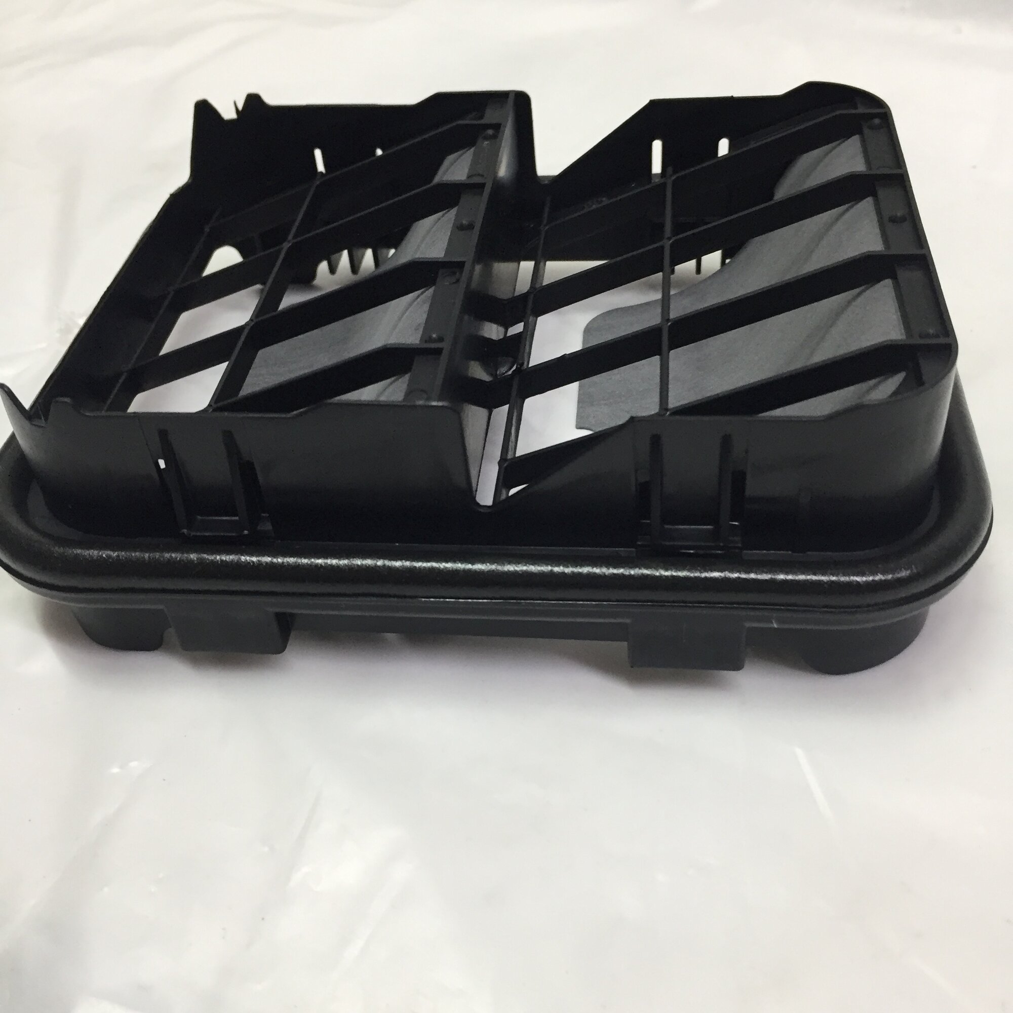 Дефлектор вытяжной вентиляции пластик Renault 8200728288 Kangoo II, Trafic II, Lada , X-RAY 1шт.