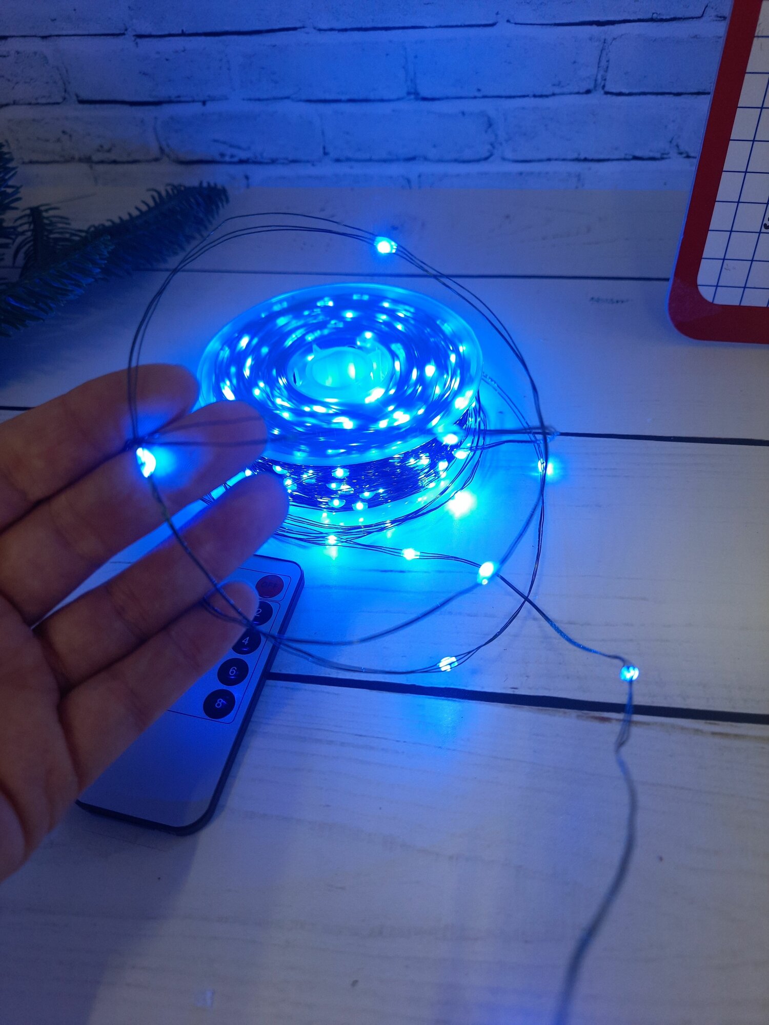 Гирлянда роса на зеленой проволоке 100 м с пультом синий