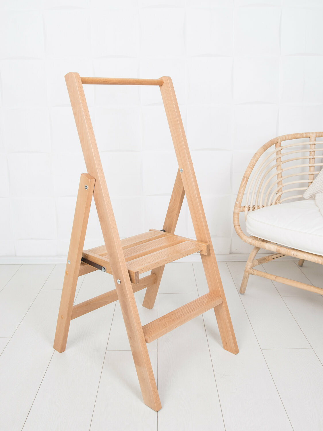 Стремянка деревянная ласточка для дома, две ступени, натуральный бук