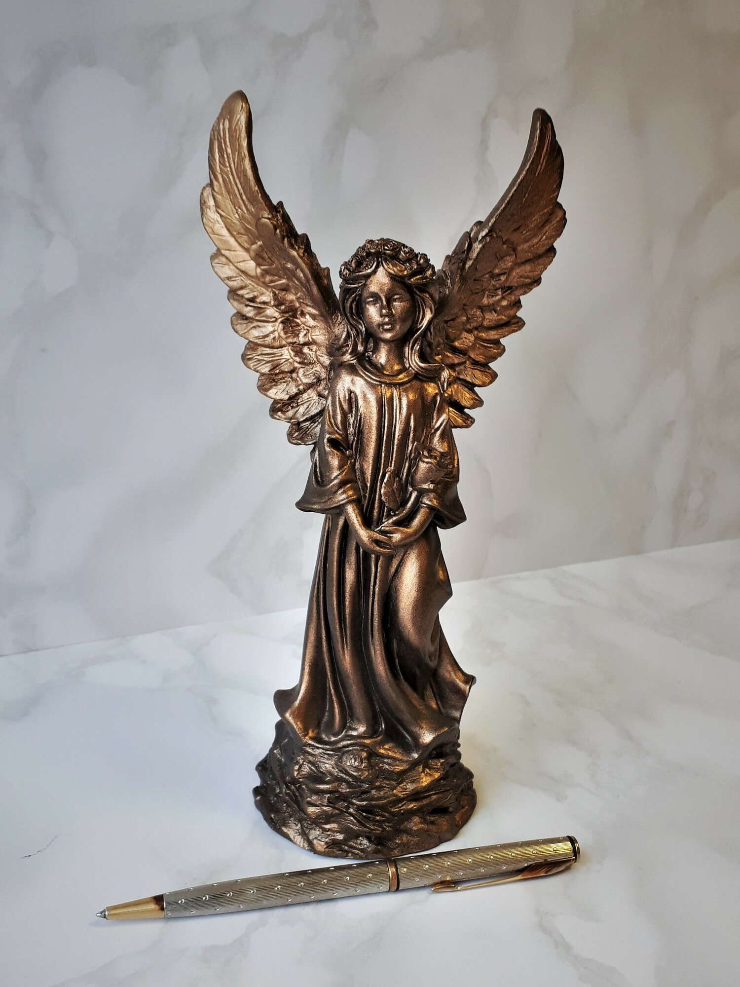 Ангел с розой 21см. Гипс, цвет бронза. Подарок маме. Религиозная православная фигурка.