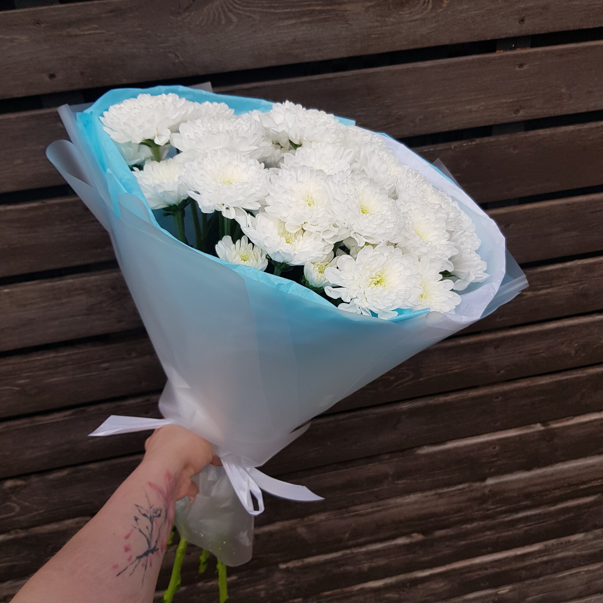 Букет из белых хризантем