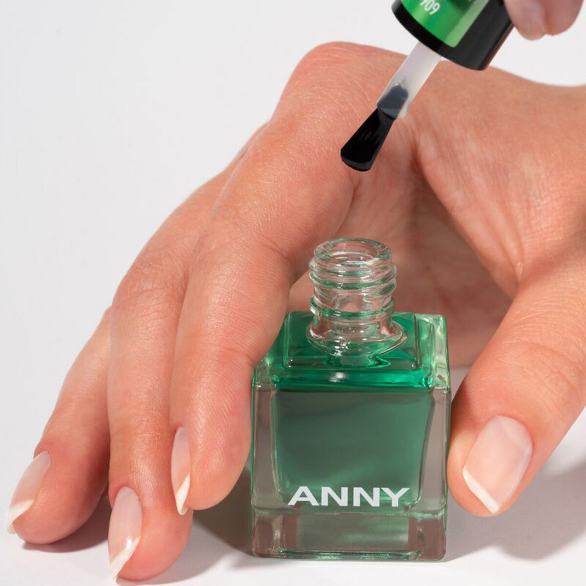 ANNY Масло для ногтей питательное восстанавливающее NAIL OIL REPAIR TREATMENT 15мл