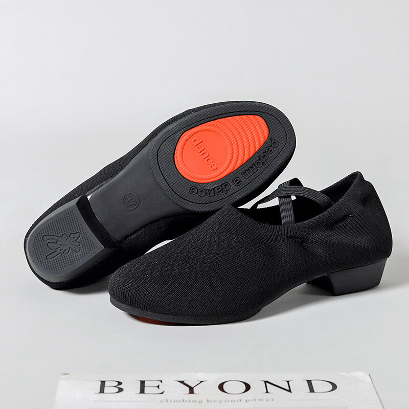 Спортивные туфли