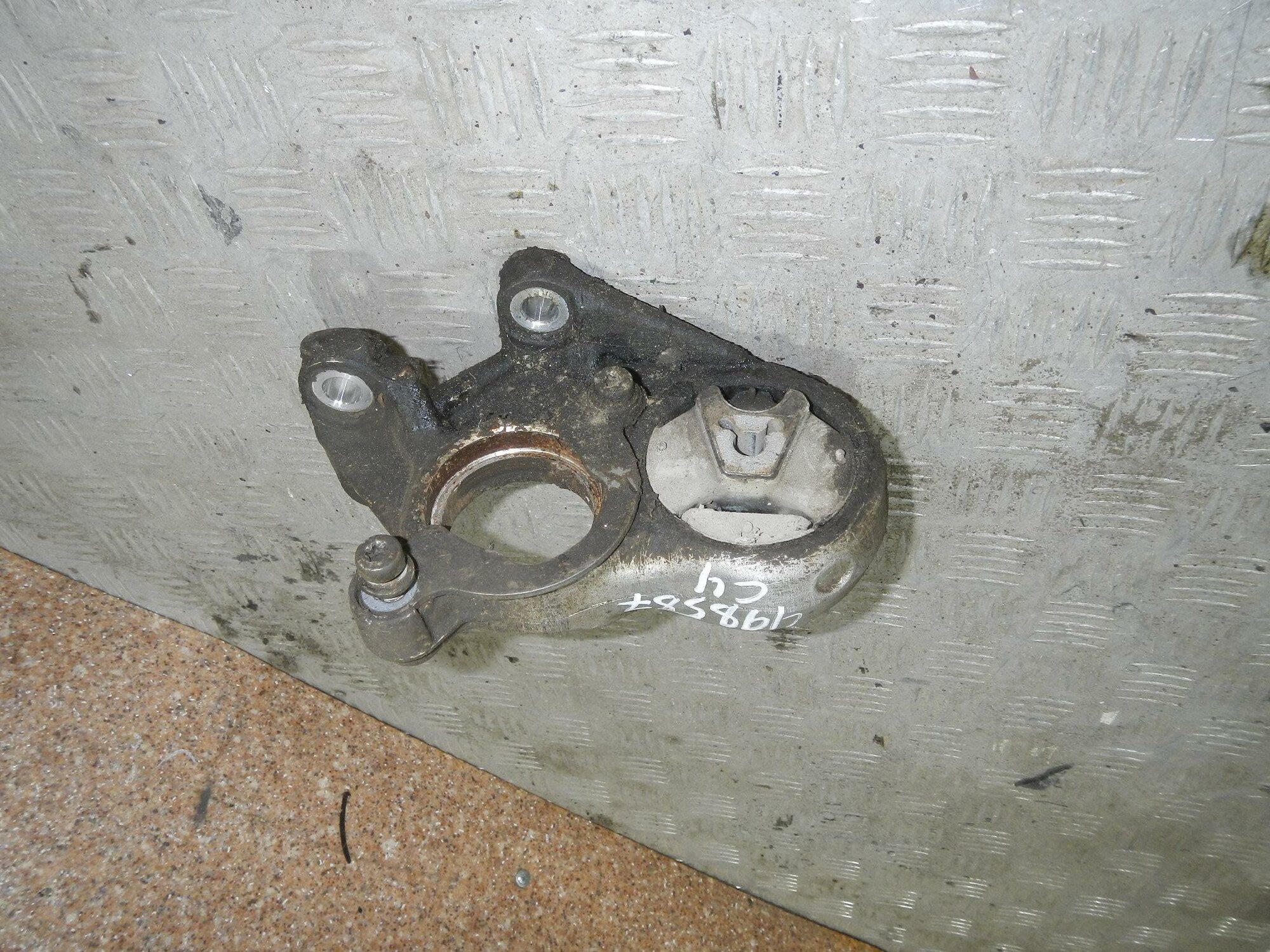 Б/У Кронштейн, Citroen (Ситроен)-C4 (04-11) CITROEN C4 (04-11) промежуточного вала без повреждений. 498587 Peugeot-Citroe...