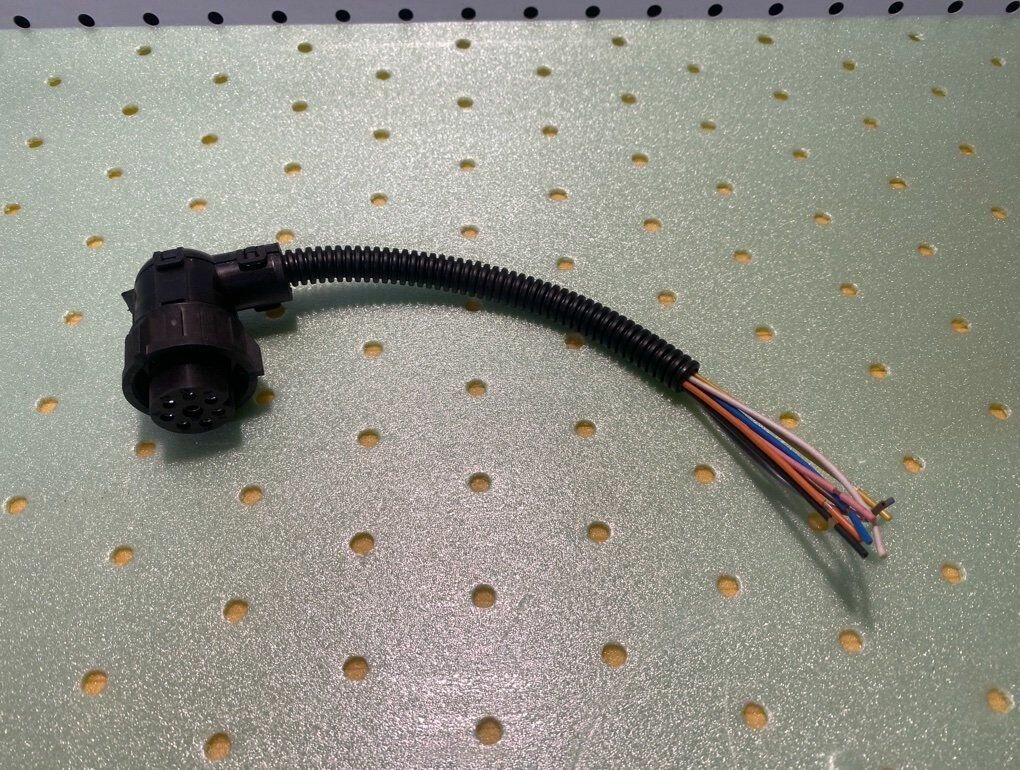 Разъем фонаря 8 контактов, угловой, байонетный MAN TGA TGS TGX MERCEDES ( МАН МАЗ ГАЗ УАЗ Камаз)