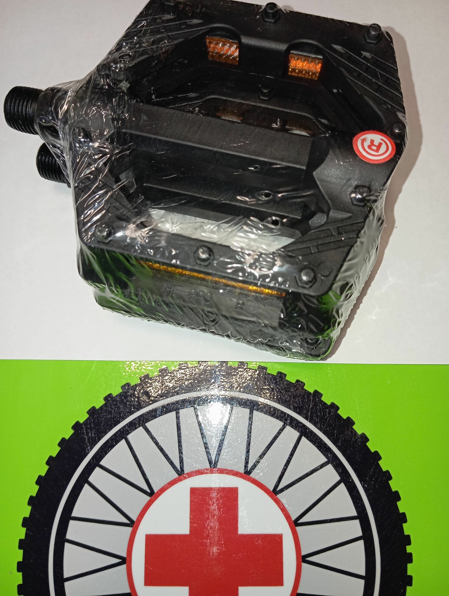 Педали FEIMIN моноблок пластик, стальная ось 1/6, черные