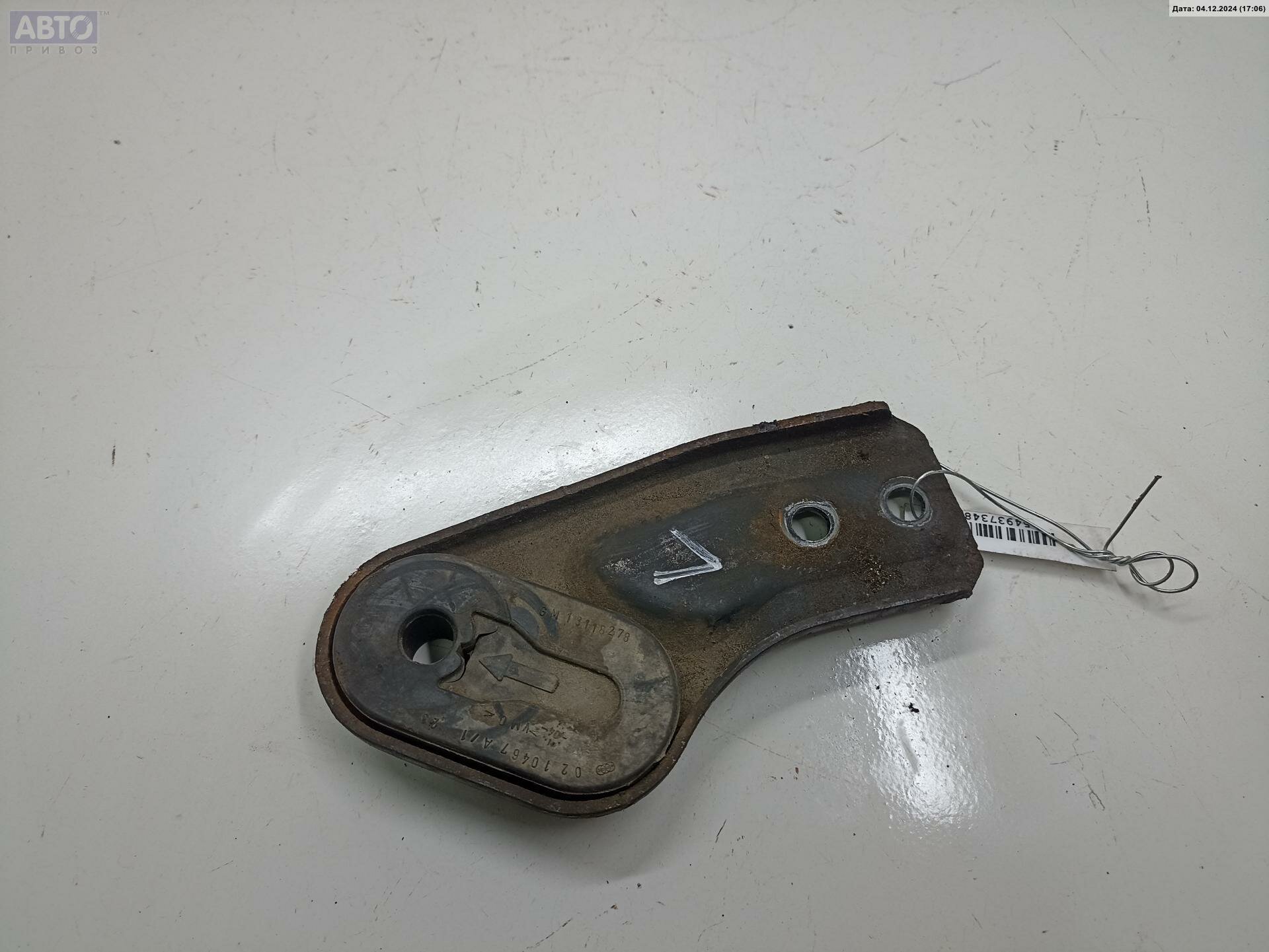 Кронштейн радиатора Opel Astra H (2004-2009)