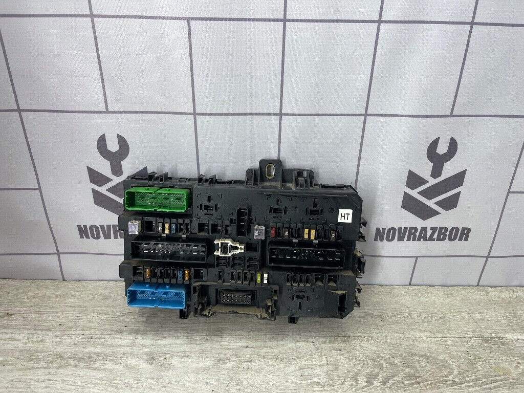 Блок предохранителей Opel Astra H / Family 2004 >