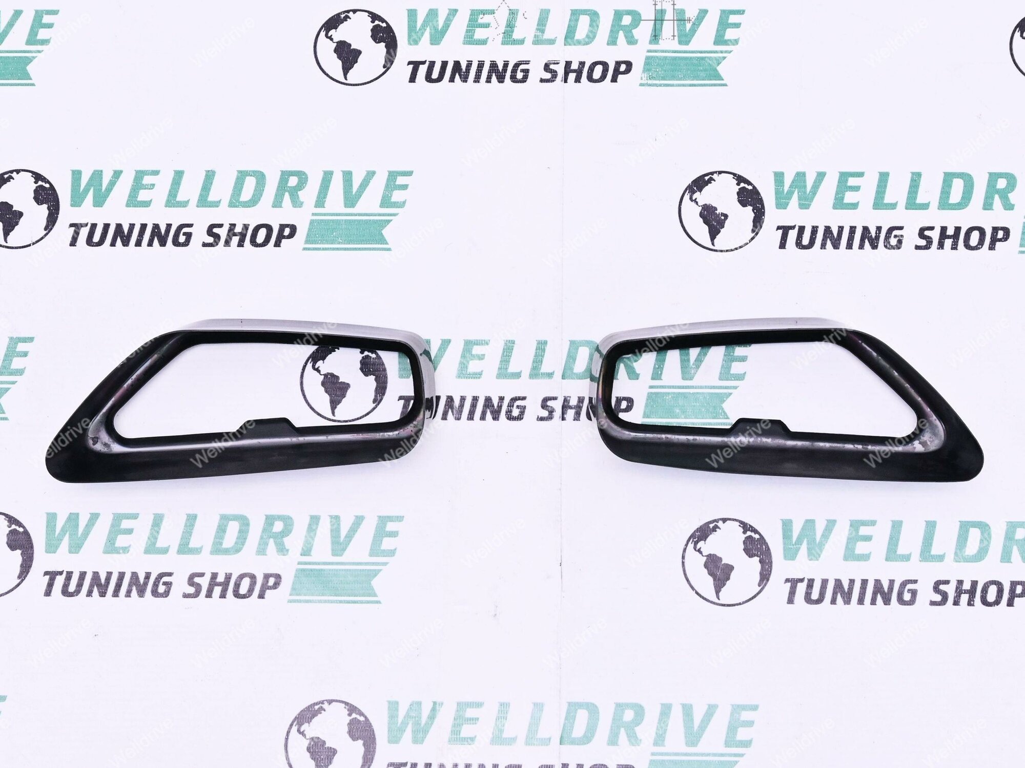 Накладки на выхлоп BMW 5-series G30 G31 G32 стиль 530i черные