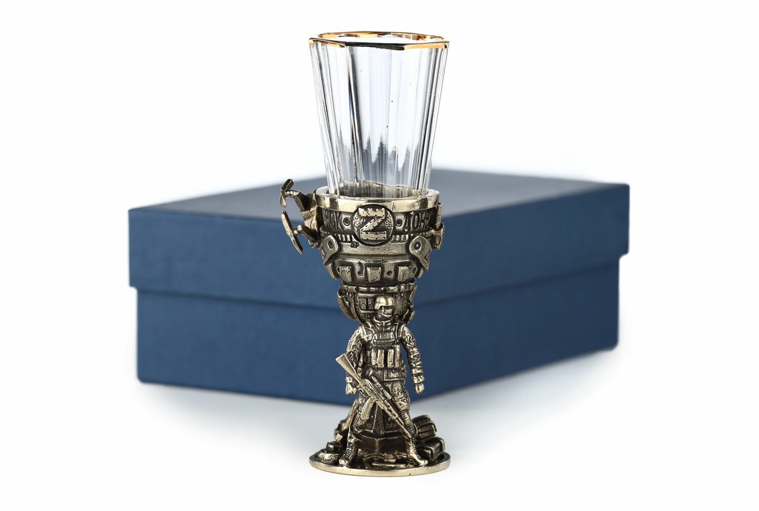 Лафитник воин армии России в подарочной коробке. Ручное художественное литье .