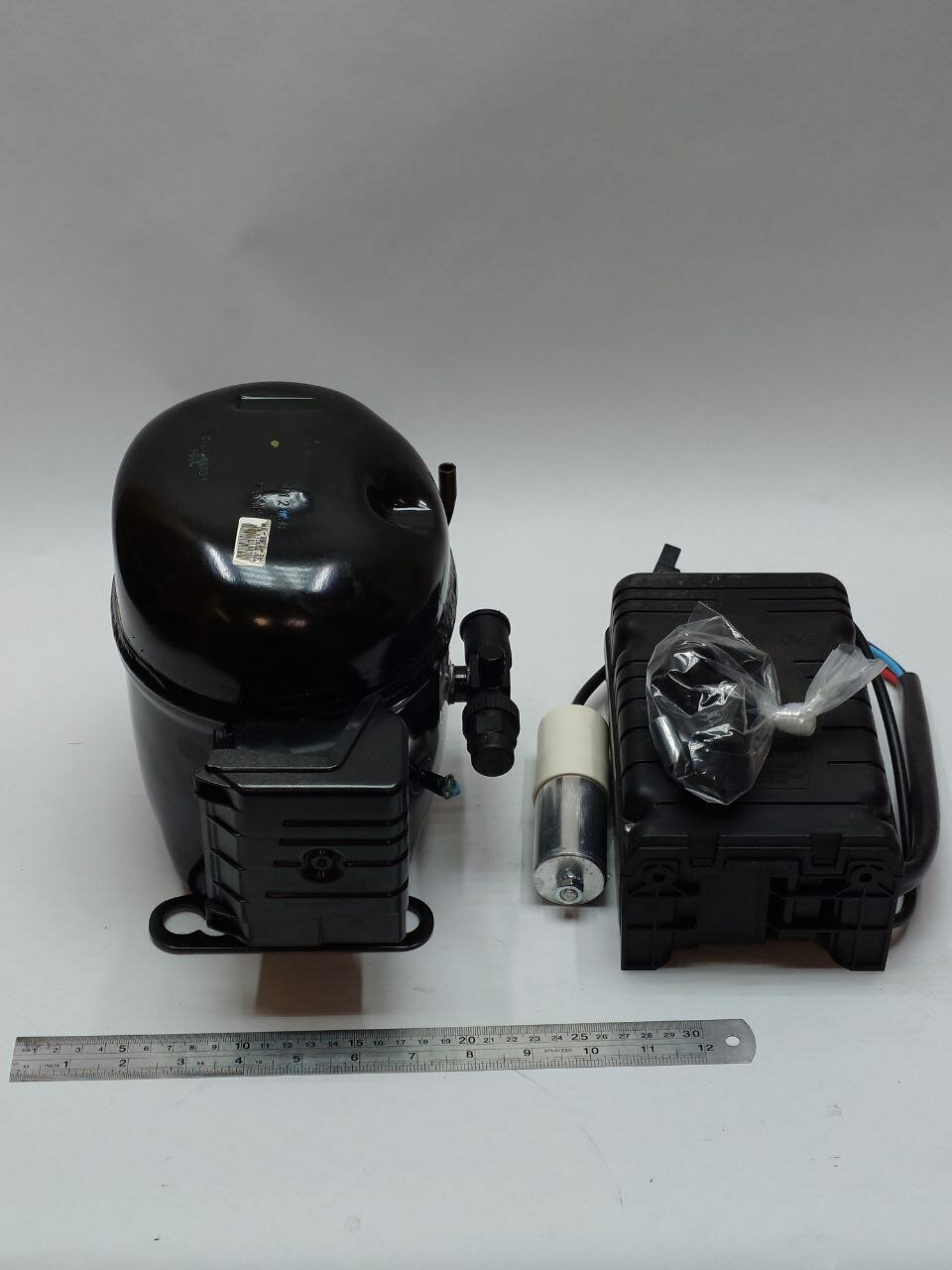 Компрессор Tecumseh AE2430Z-FZ3C (R404a, низкотемпературный, 792 Вт при То=-23.3 град. Тк=54.4 град.)