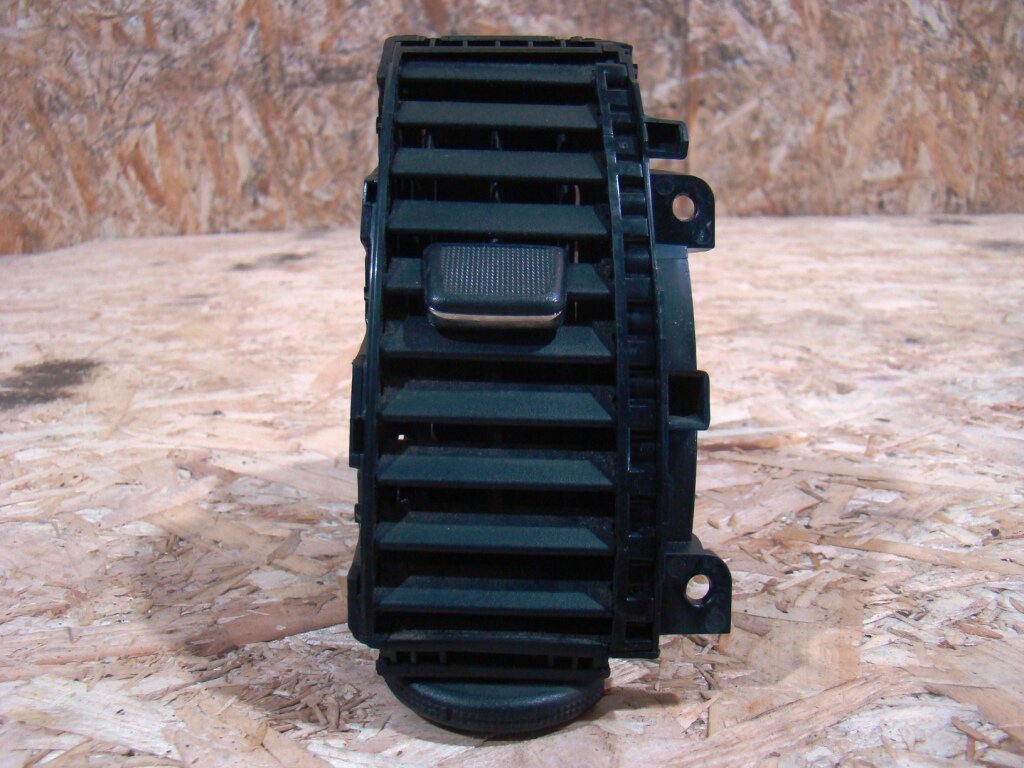 Note E11 Дефлектор воздушный центральный левый 687519U00B