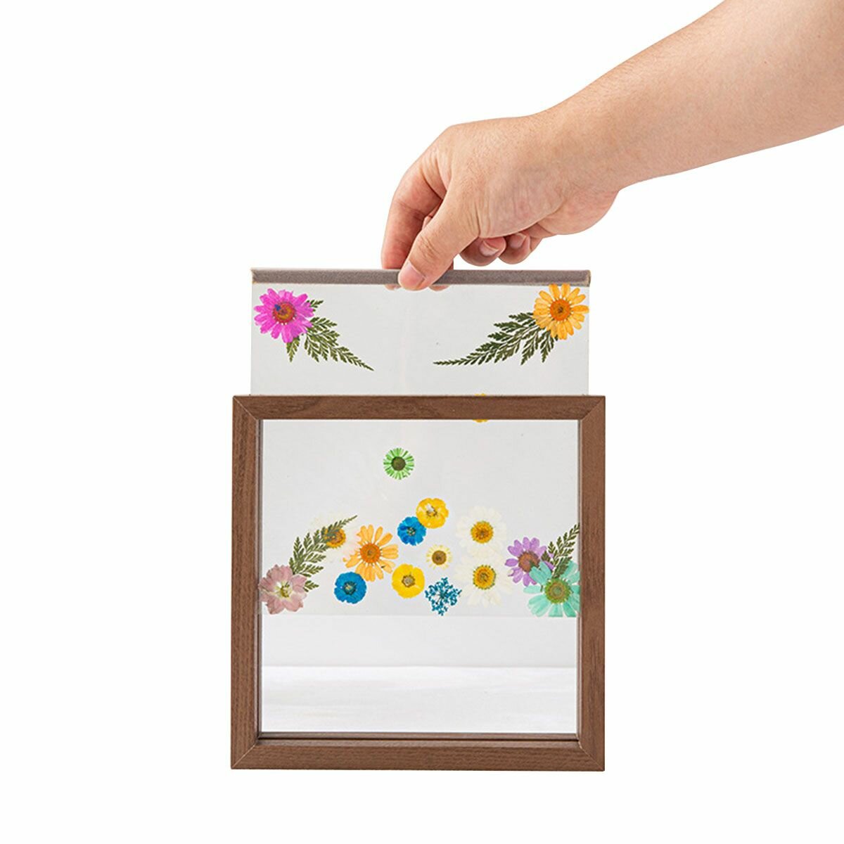 Засушенные цветы и листья в деревянной рамке 30х40 см со стеклом