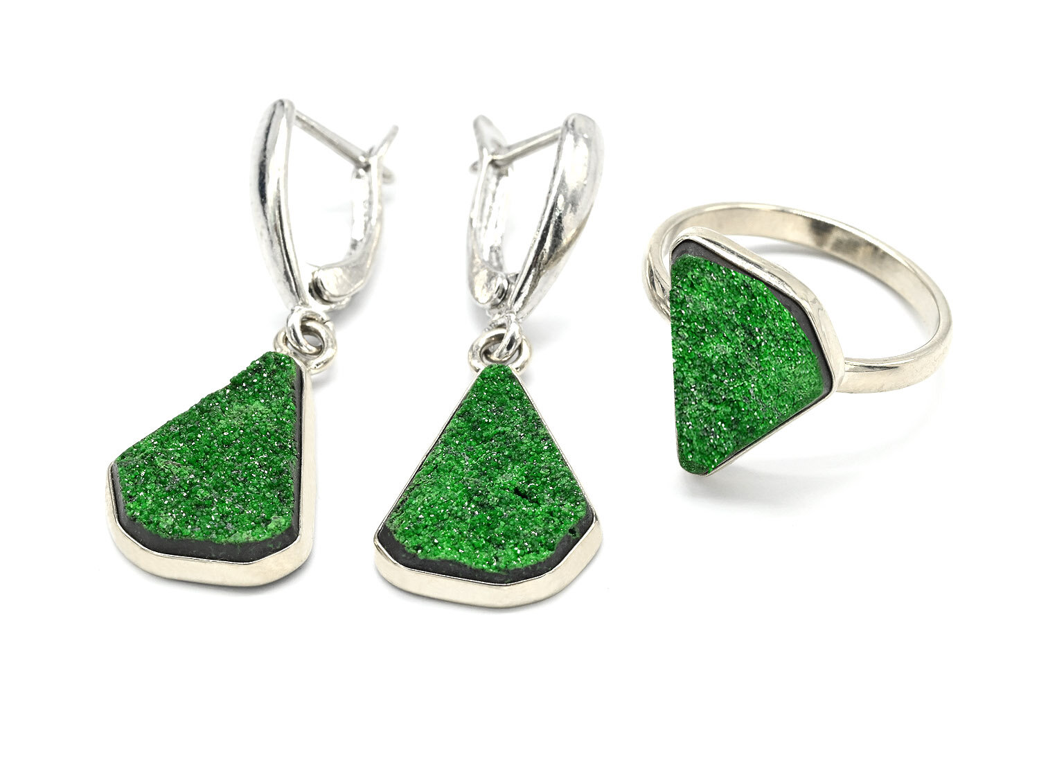 Комплект бижутерии: серьги, кольцо, гранат