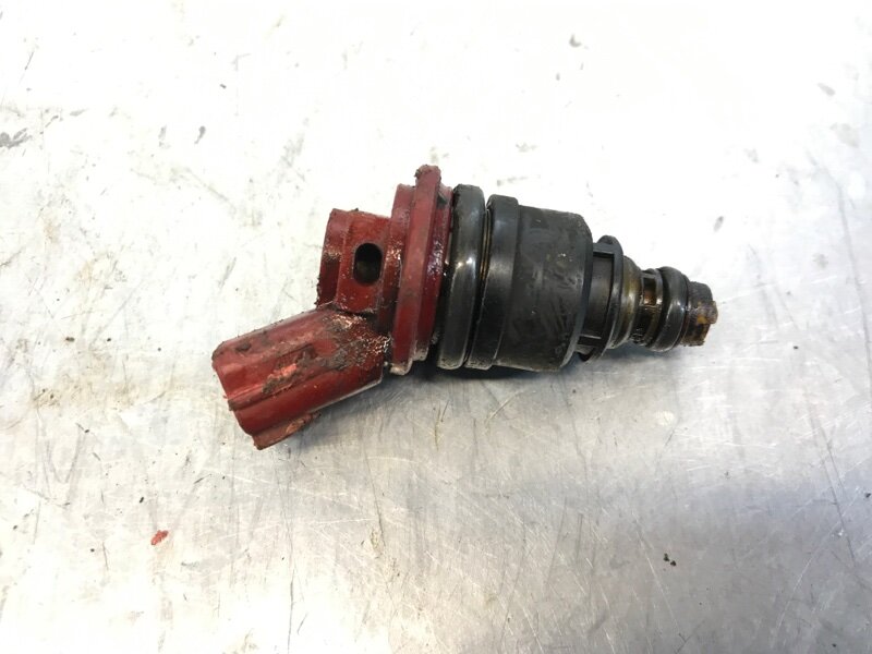 Форсунка инжекторная электрическая Nissan Bluebird 166003J100