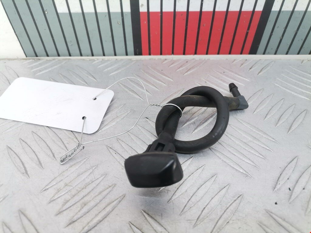 Форсунка омывателя заднего стекла Toyota Yaris 1 арт. 2113550