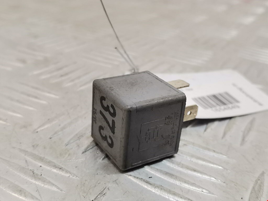 Реле Volkswagen Passat 5 8D0951253A арт. 1654849