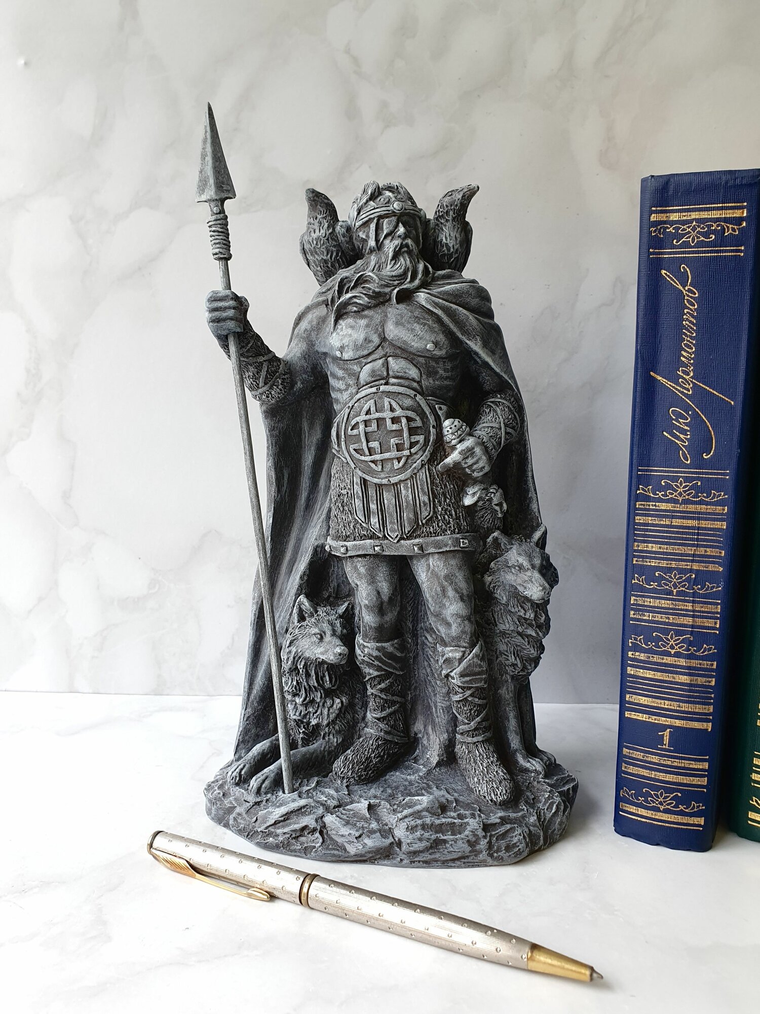 Статуэтка Бог Один, 23см. Гипс, серый