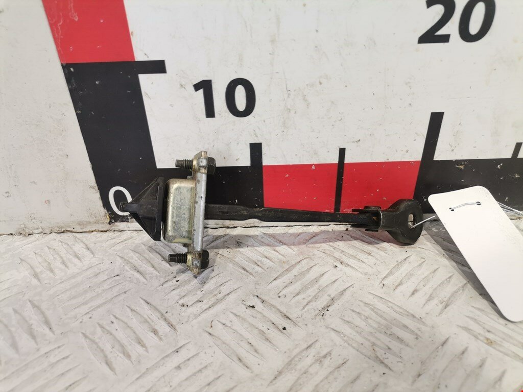 Ограничитель открывания двери Mazda 2 DY DD1058270C арт. 1493231
