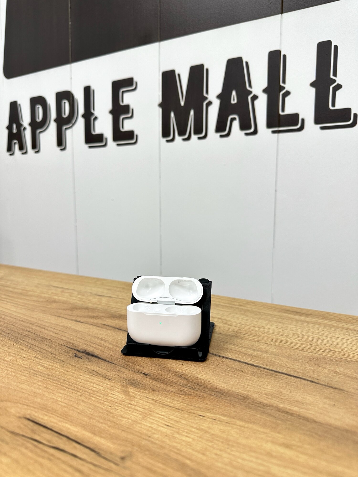 Чехол с аккумулятором Apple с беспроводной зарядкой для AirPods Pro, белый