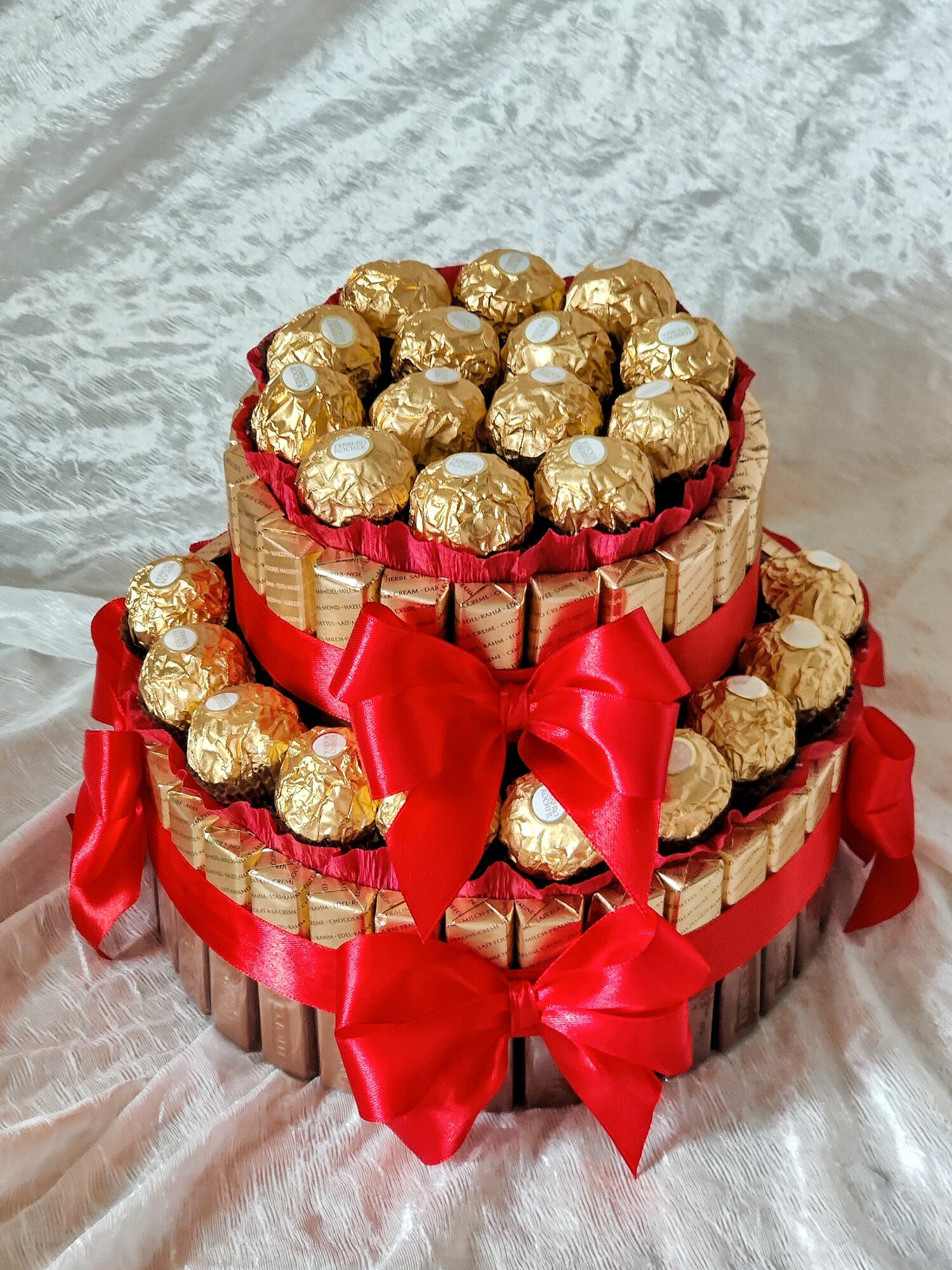 Торт из конфет Mersi и Ferrero Rocher