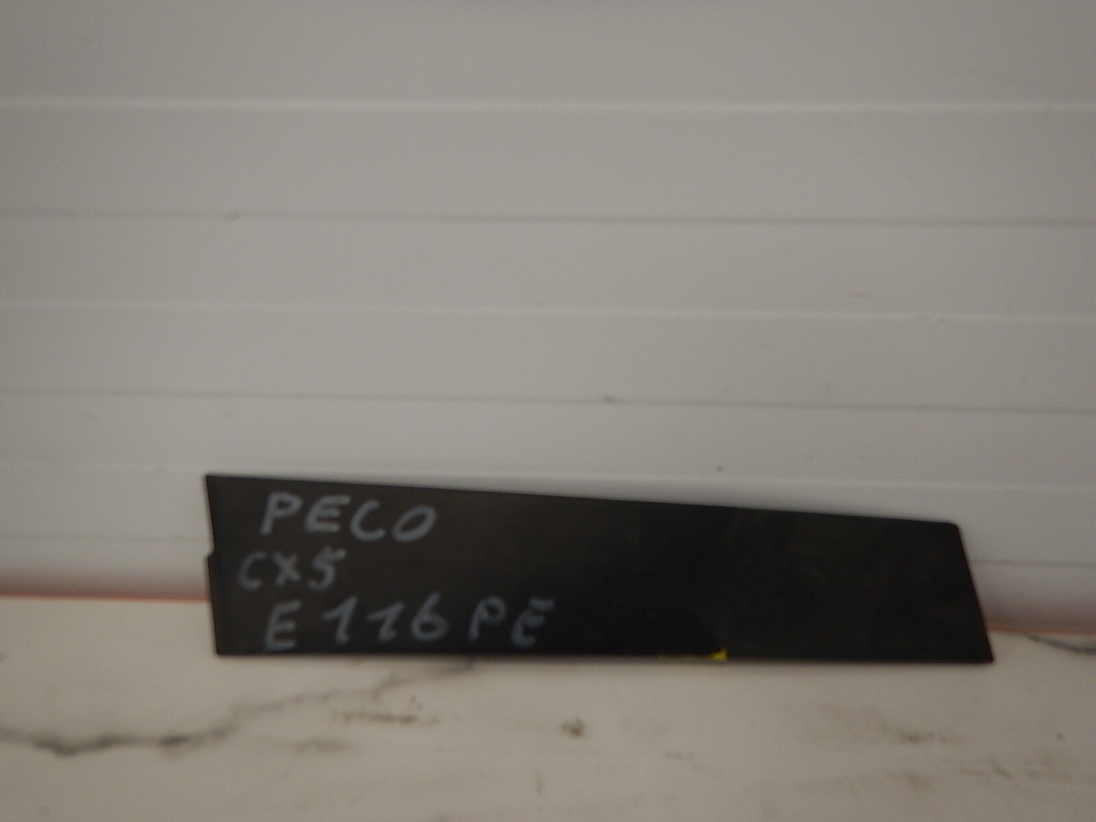 Б/У Накладка двери передней левой, Mazda (Мазда)-CX-5 (12-) MAZDA CX-5 (12-) Царапины. 600253 MAZDA арт. KD5350M21