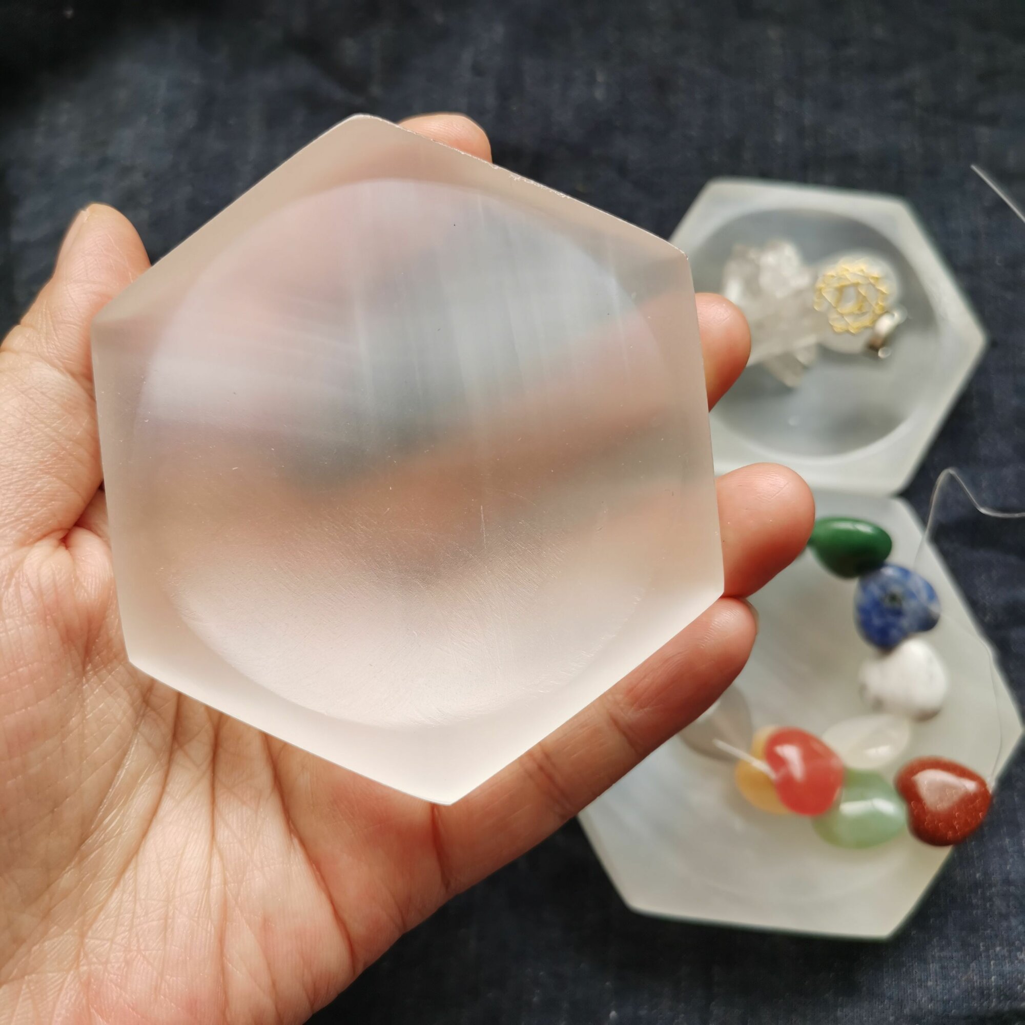 Шестиугольная чаша из селенита для зарядки кристаллов и медитации ручная полировка, натуральный марокканский селенит, 8.5 см