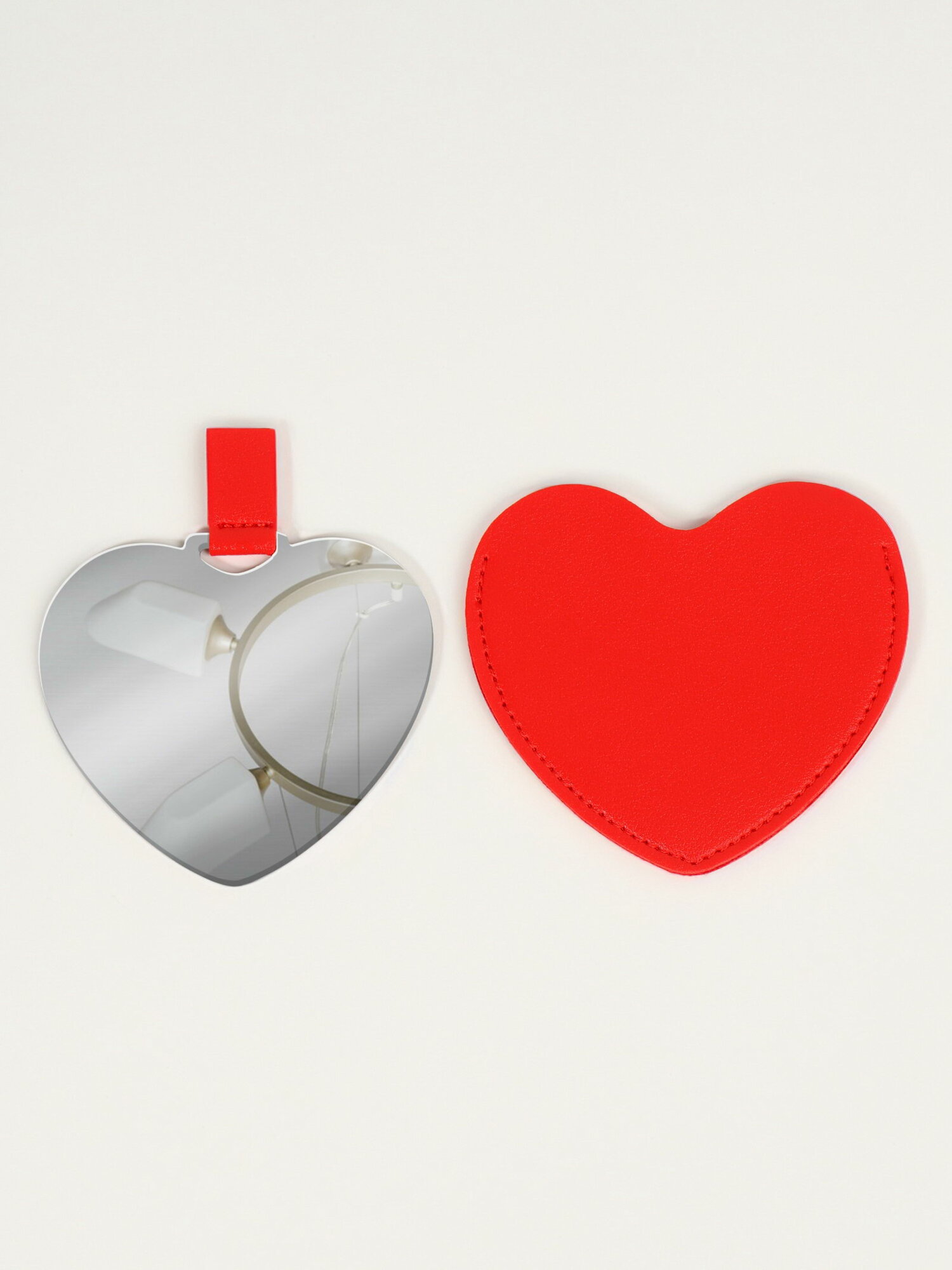 Зеркало карманное "Сердце", 8.4x9.5 см, в чехле из искусственной кожи, красное