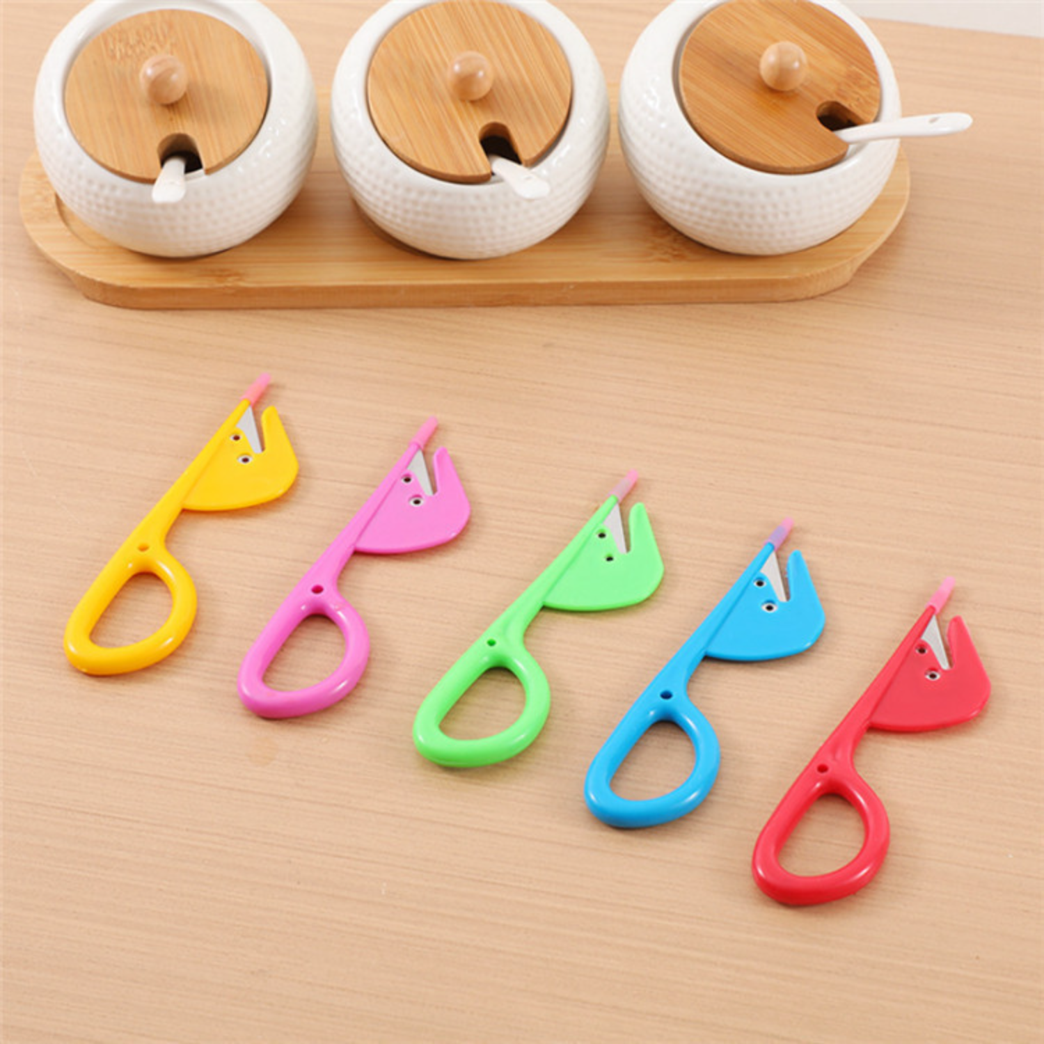 Аксессуары для рыбоубийных инструментов, рыбацкая чистилка чешуи, для удаления чешуи, удаления жабер и вырезки внутренностей, трехв кухонный товар для чистки рыбы, стальной удалитель чешуи рыбы для кухни, цвет: случайный, вес: 8 г, размер: 13*3*1 см,