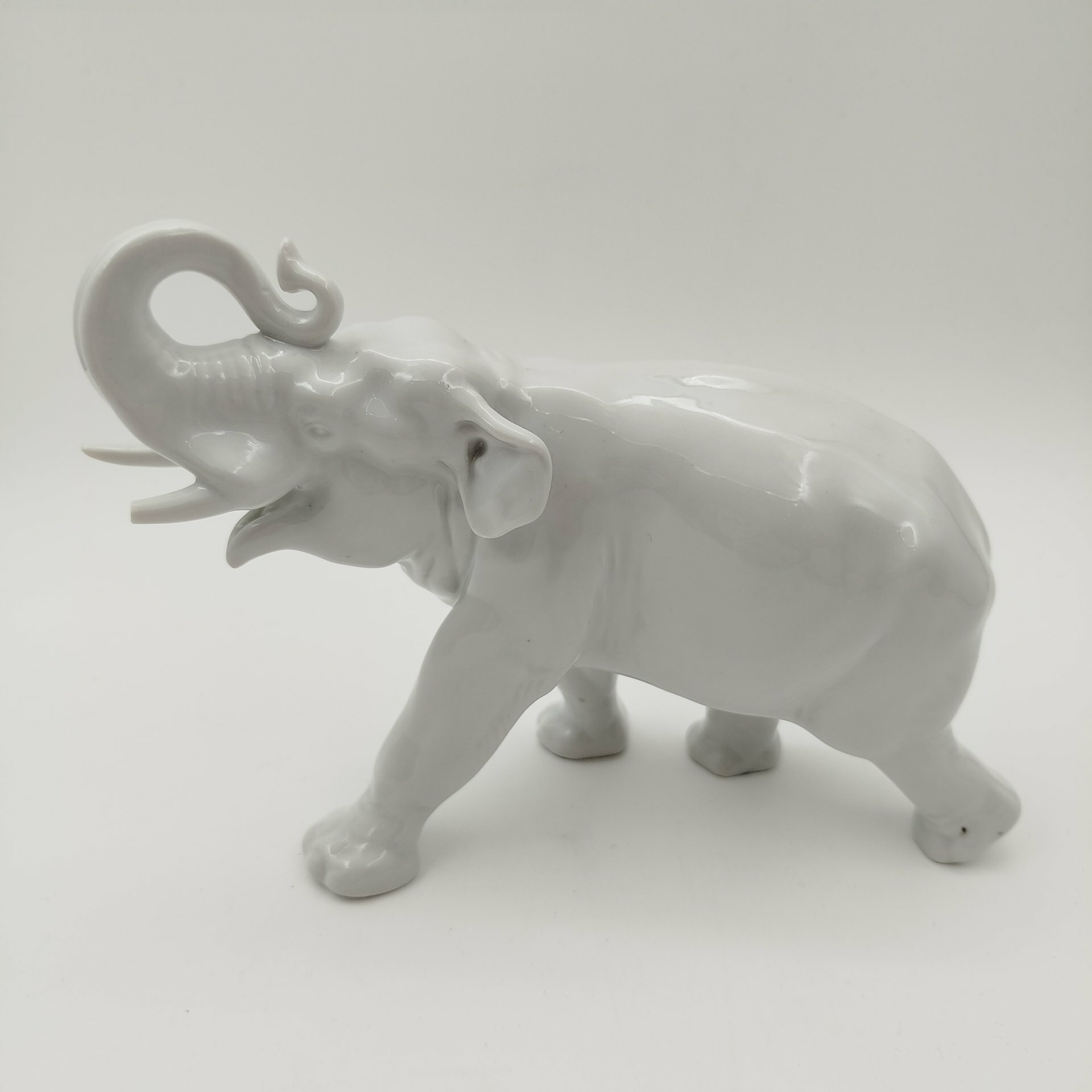 Статуэтка "Слон", скульптор Б. Я. Воробьев, фарфор