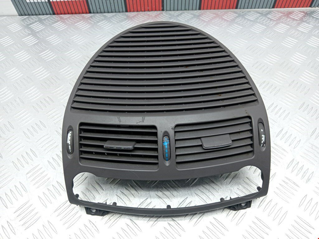 Дефлектор обдува салона Mercedes E-Class (W211) A2118300054 арт. 1910717