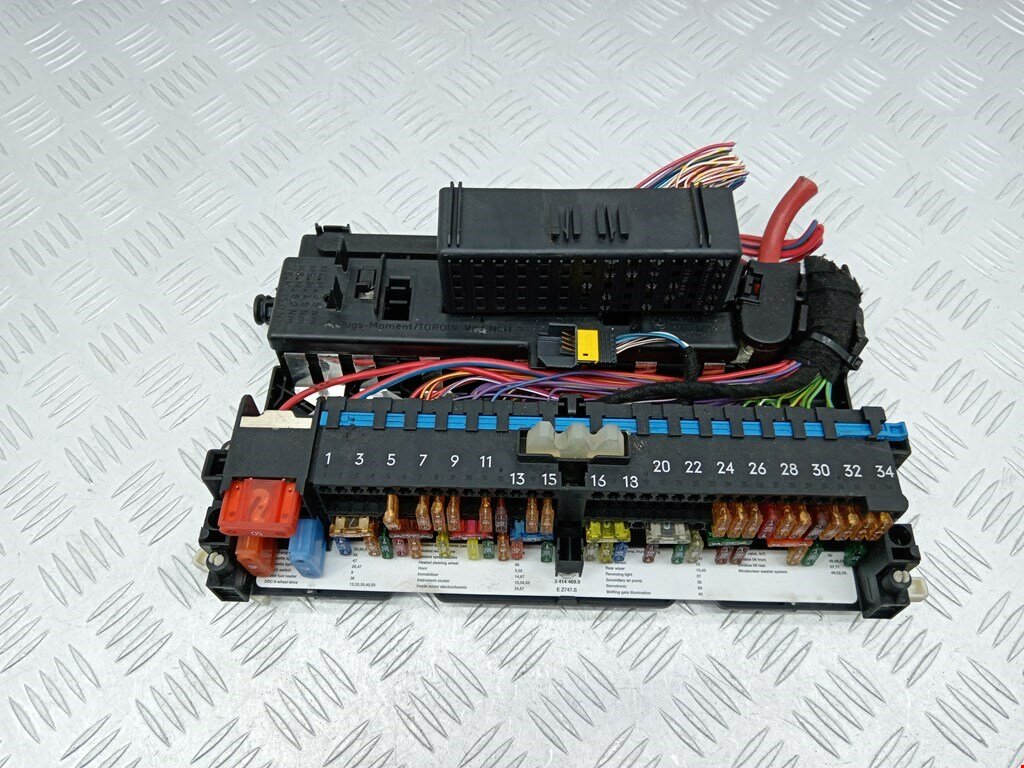 Блок предохранителей BMW X3 (E83) 61138364540 арт. 1932890