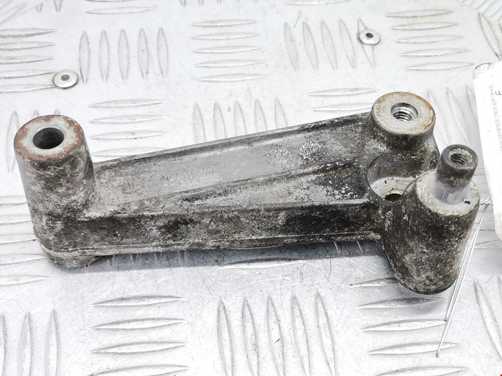 Кронштейн (крепление лапа) двигателя Opel Vectra B арт. 1991650