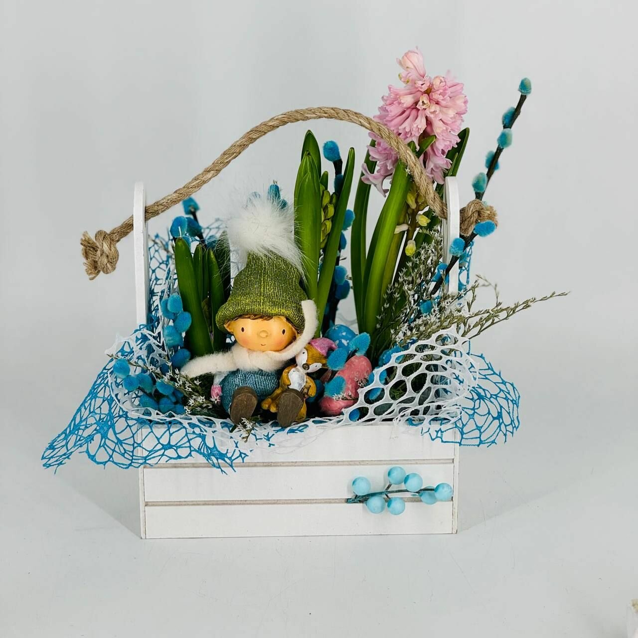 Первоцветы гиацинты с вербой, комнатные растения, подарок на Пасху