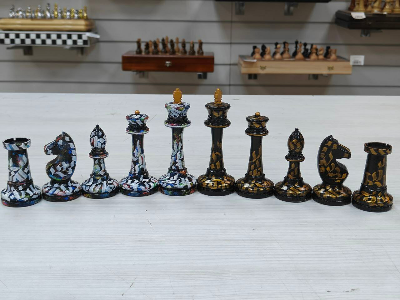 Шахматные фигуры Каллиграфия