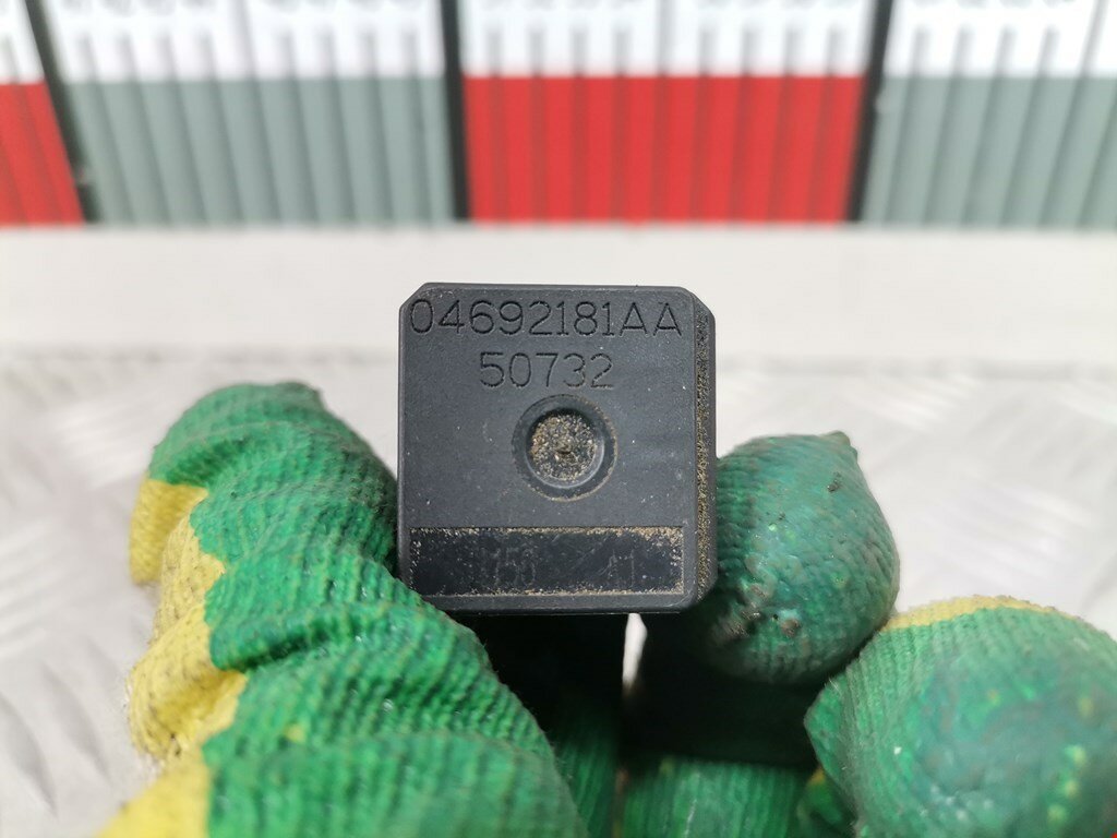 Реле Jeep Grand Cherokee 3 04692181AA арт. 2084129