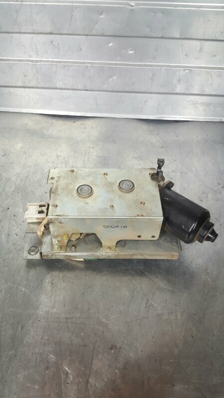 Доводчик двери задний левый Nissan Liberty 8330000811