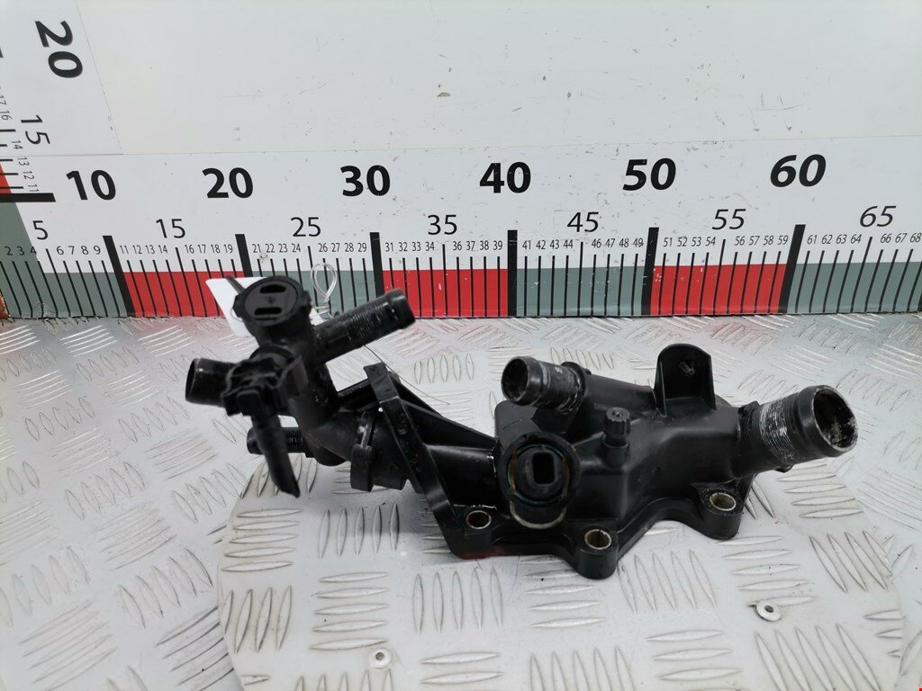 Фланец (штуцер системы охлаждения тройник) Renault Logan 2 110608635R арт. 1812797