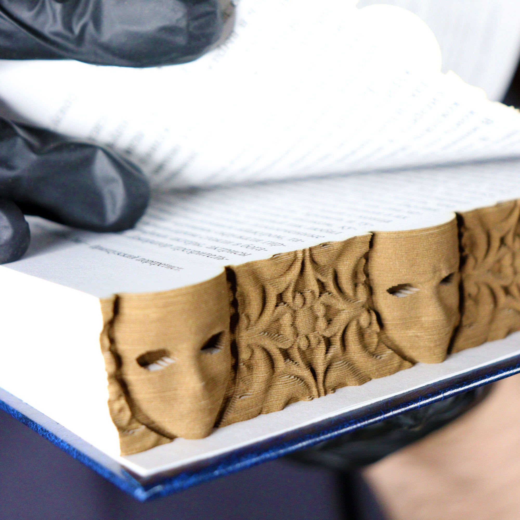 Объемная книга "Театр. Рождественские каникулы" Сомерсет Моэм (Dzenya Sin)