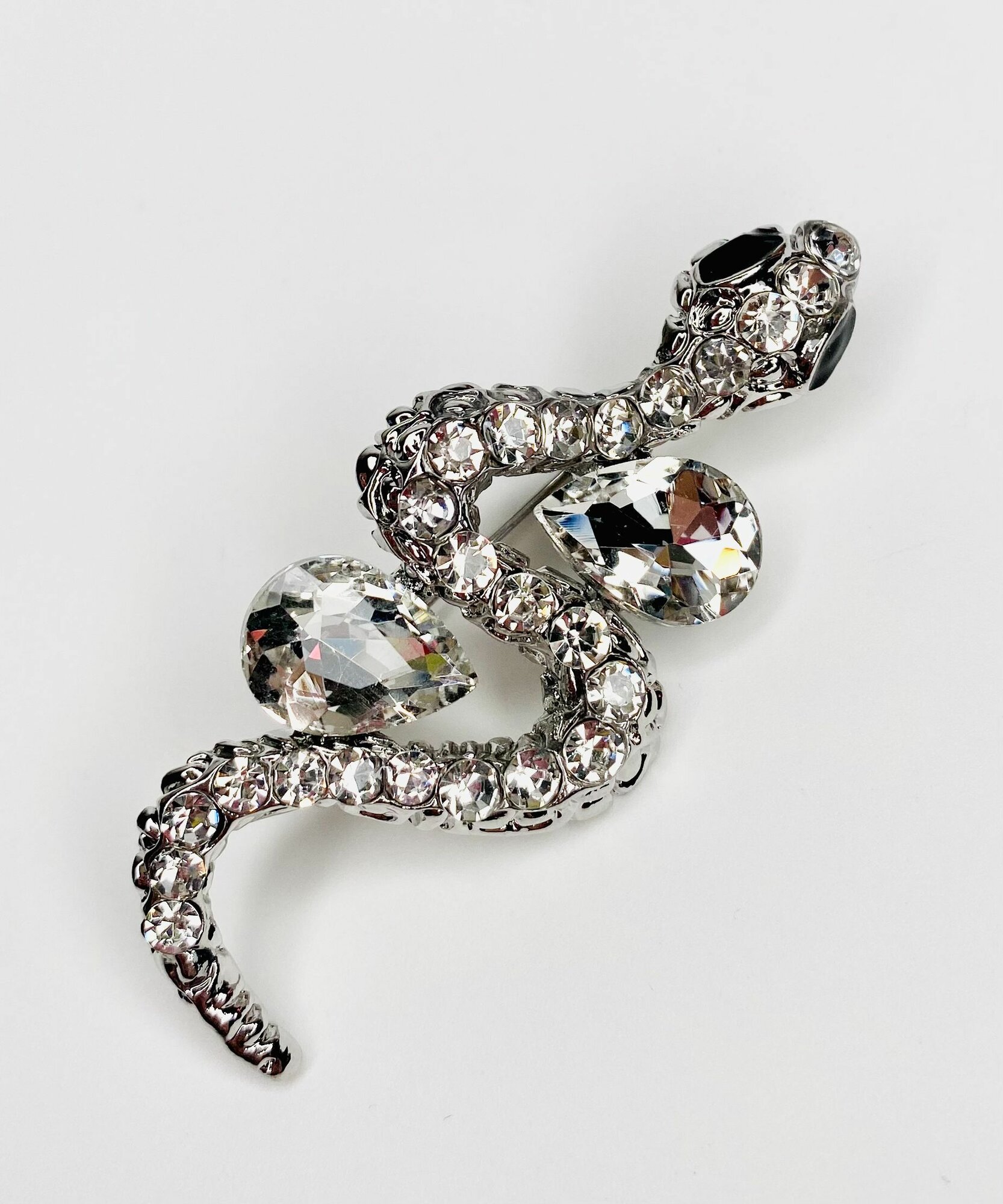 Брошь, стразы, искусственный камень