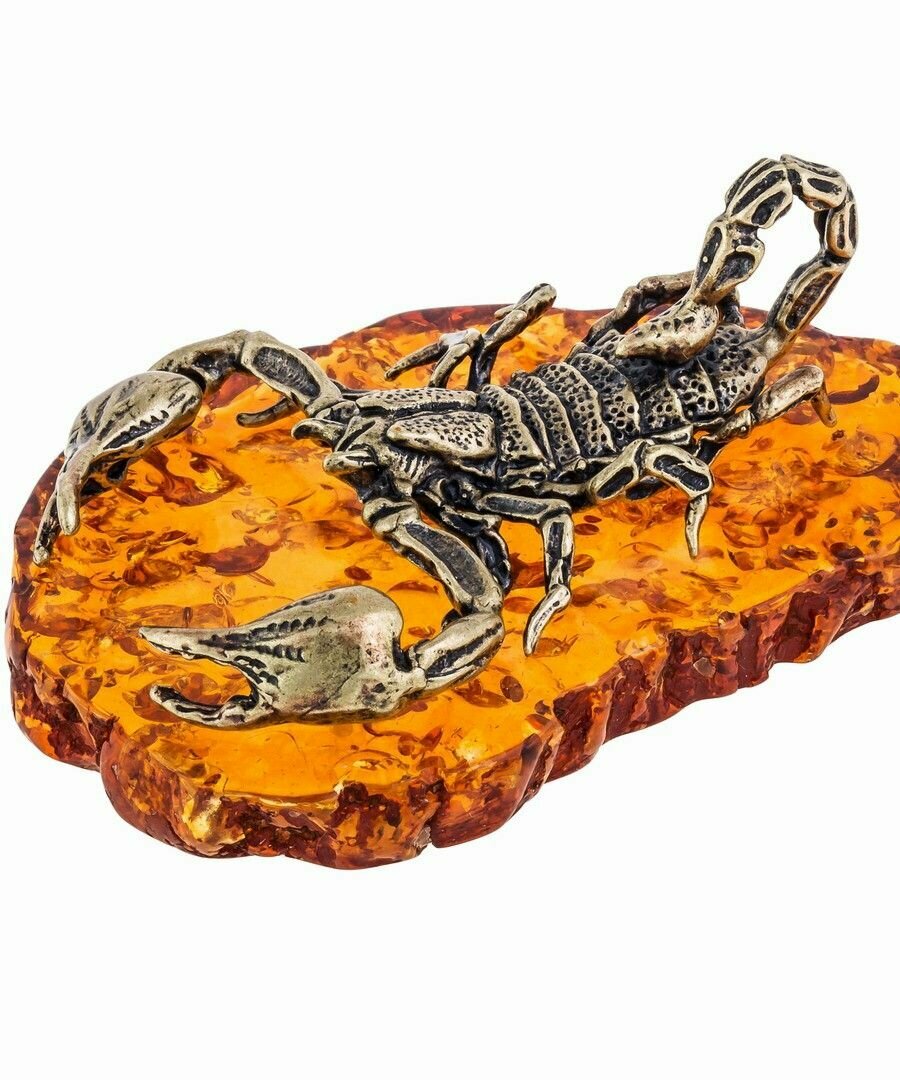 Скорпион на подставке, коньячный 312