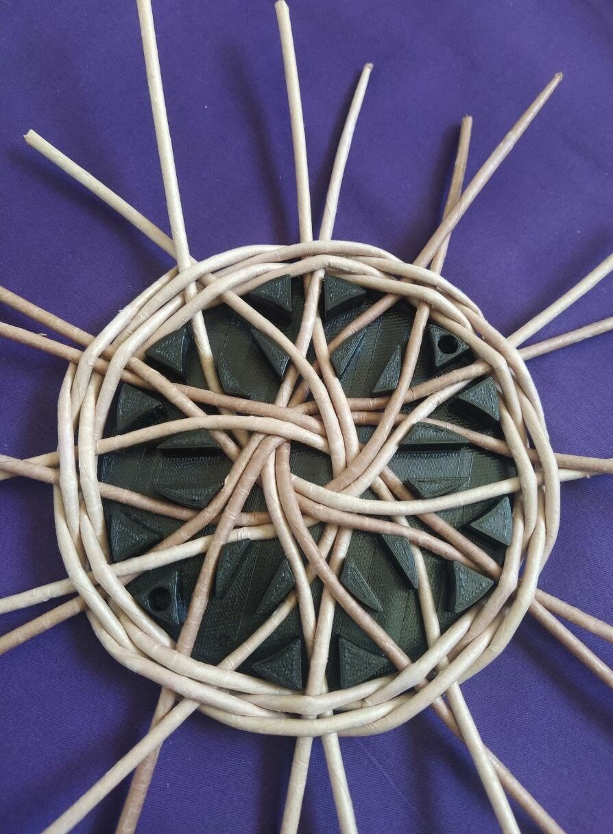 Шаблон Лотос для ажурного плетения из бумажной лозы