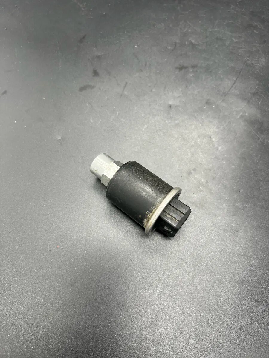 Датчик давления кондиционера Б/У