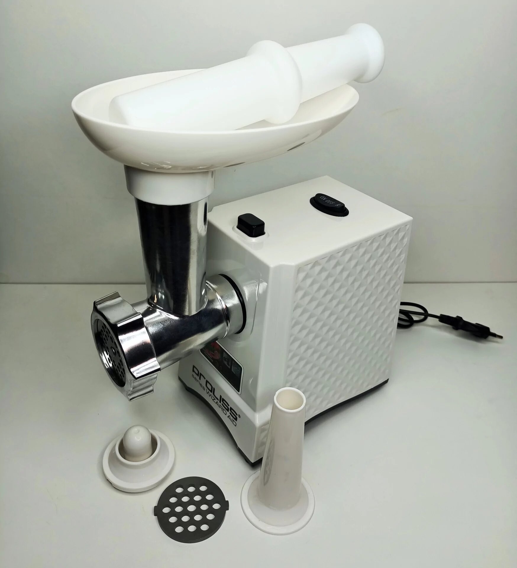 Мясорубка электрическая PROLISS PRO2870/белая, лезвия из стали, обратный режим